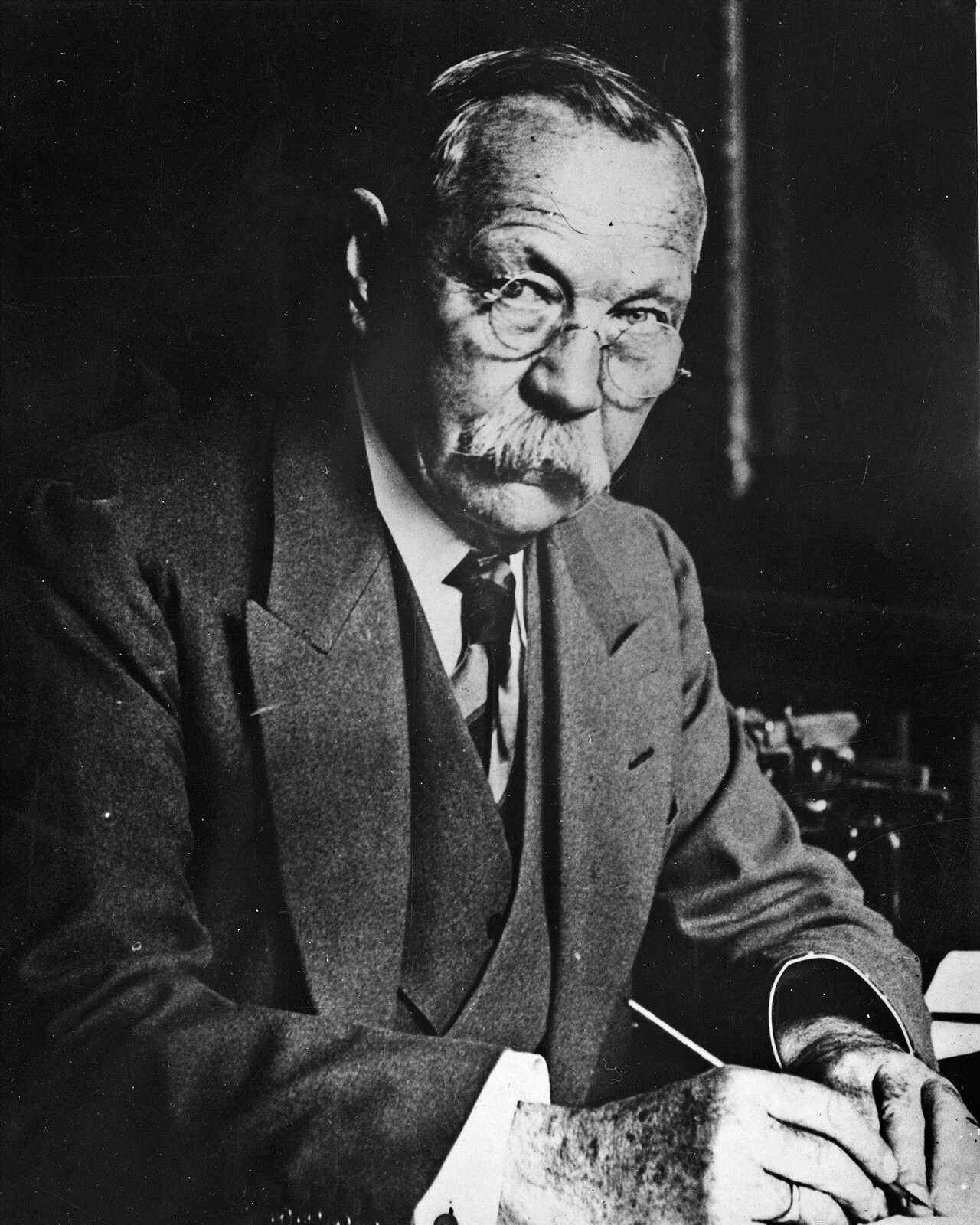 New Photo: Sir Arthur Conan Doyle, Author of Sherlock Holmes Mysteries ...