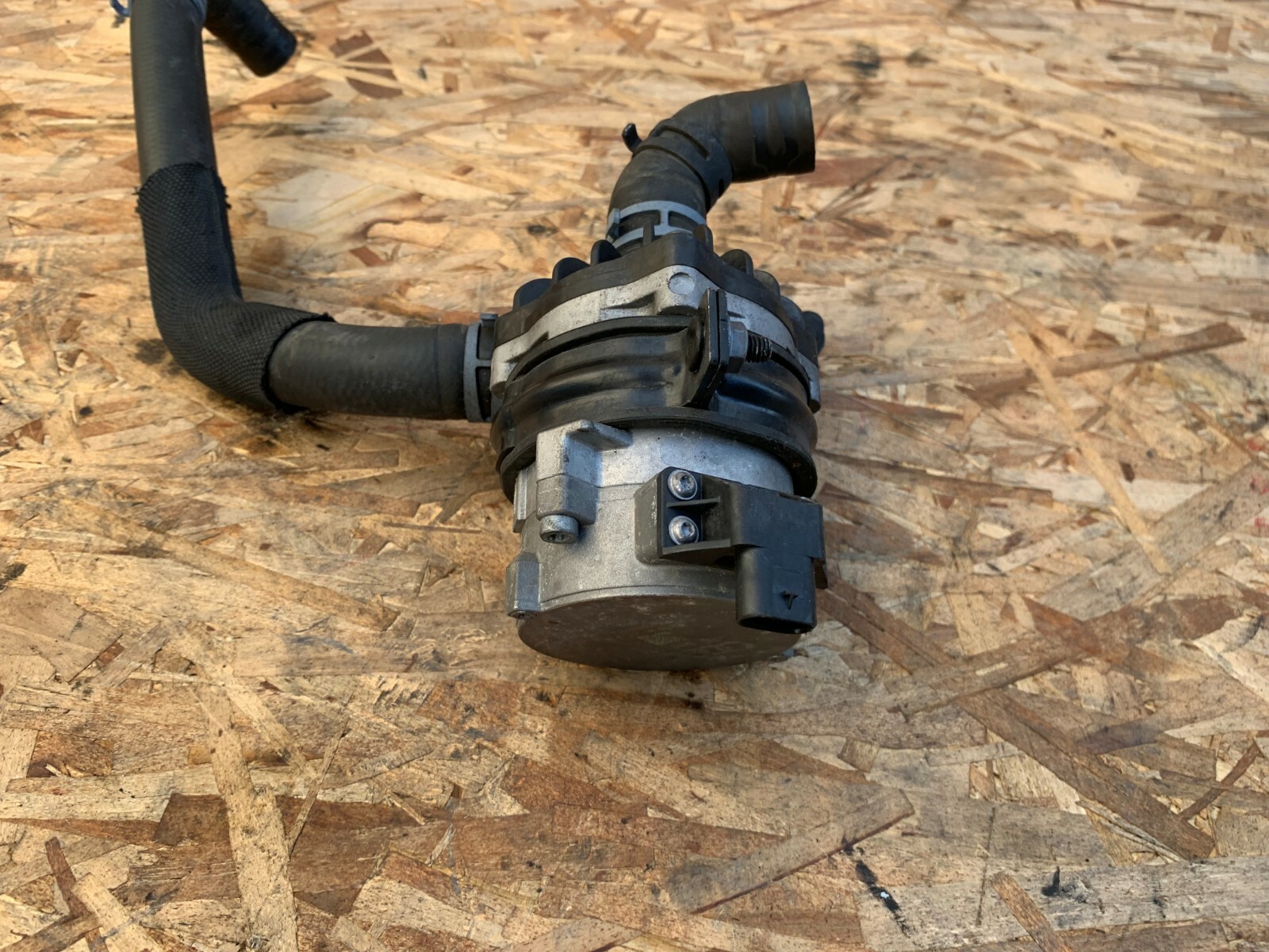 COOLANT AUXILIARY WATER PUMP ASSEMBLY OEM 12-17 AUDI A6 A7 S4 S5 S6 S7 ...