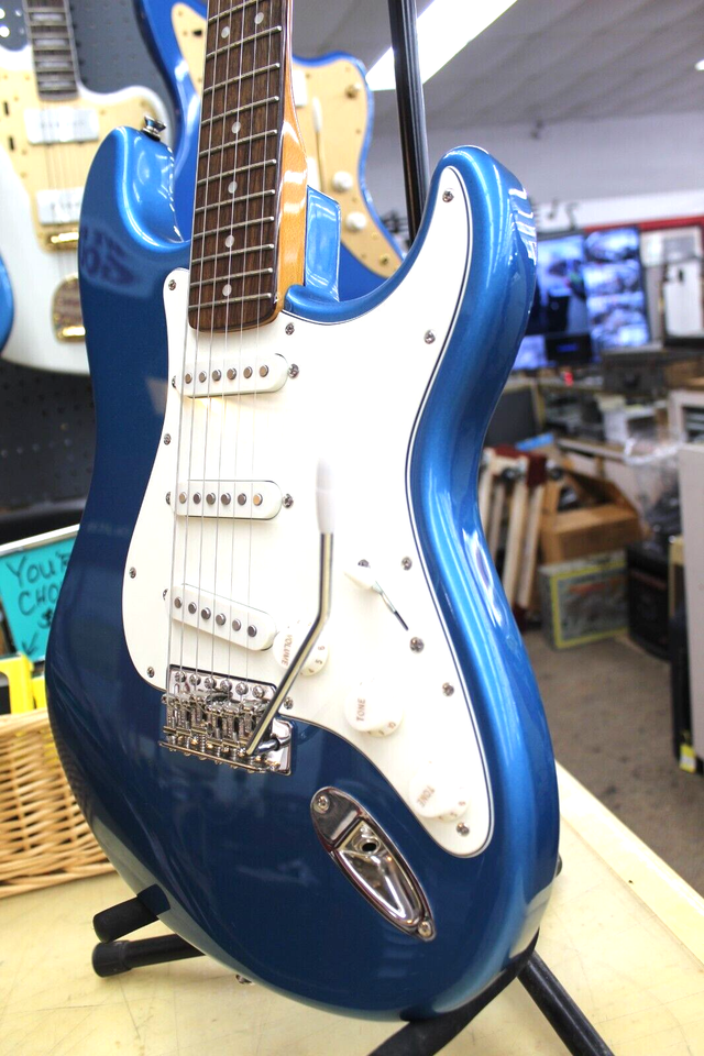 Squier Classic Vibe '60s Stratocaster® Lake Placid Blue Groovy Baby ...