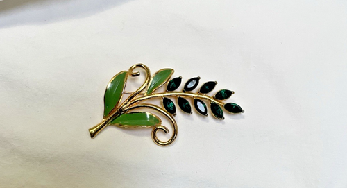 VINTAGE CORO ALDOLPH KATZ ? BROOCH PIN EMERALD PASTE ENAMEL GREEN GOLD ...