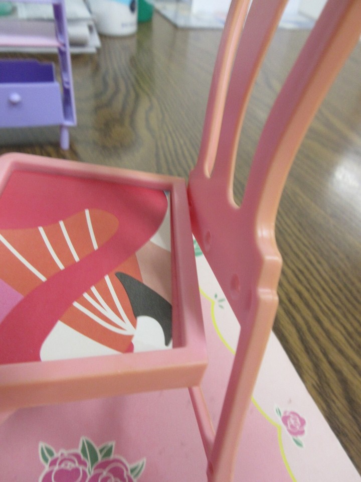 Barbie Kitchen Stove Chairs Fridge Dog Items & Bathroom Tub Sink ...