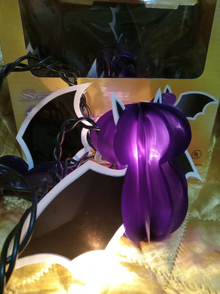 -*(Jc15) string of 10 Sleane brand lighted folding bats for Halloween ...