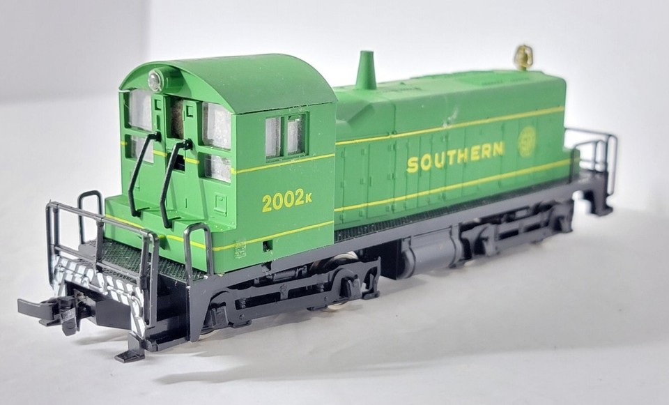 AHM HO EMD SW-1 Locomotive Southern #2002k | eBay
