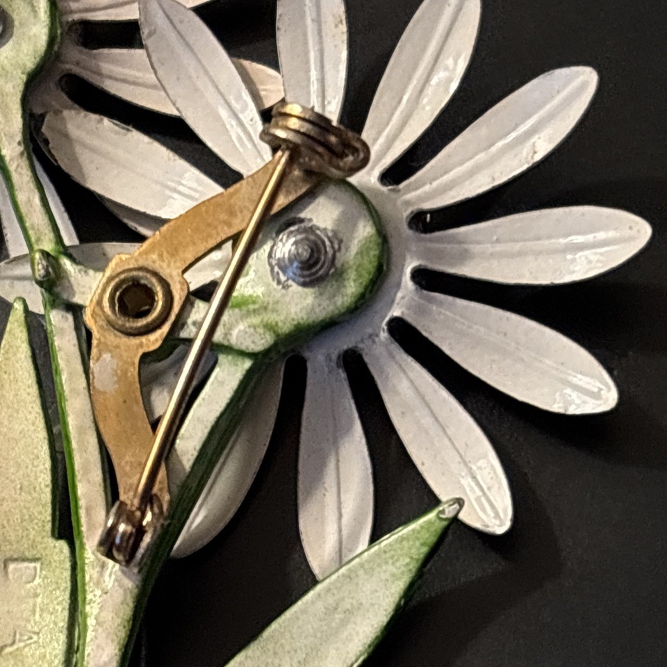 ADORABLE Vintage Daisy Flowers That SPIN Brooch Pin Very Unique Great ...