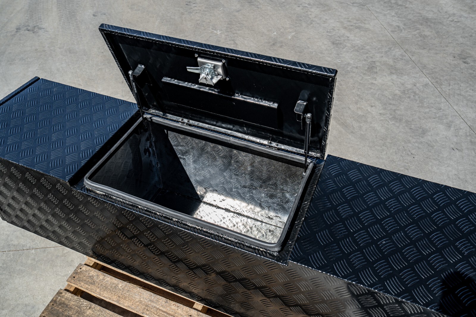 Aluminium Caravan Trailer Tool Box With Slide Trays & Storage 2200 x ...