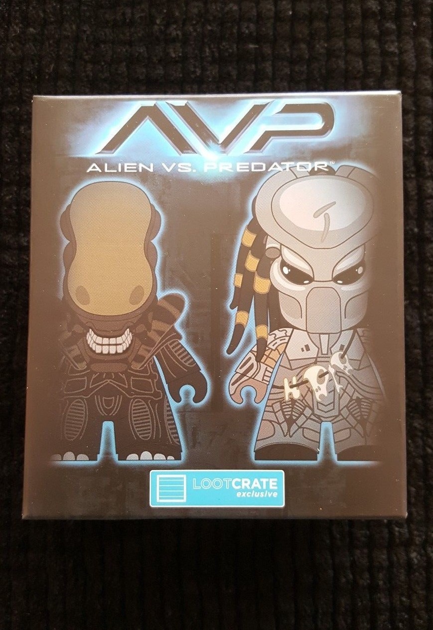 Loot Crate Versus Exclusive AVP Aliens VS. Predator Titans Vinyl Figure ...