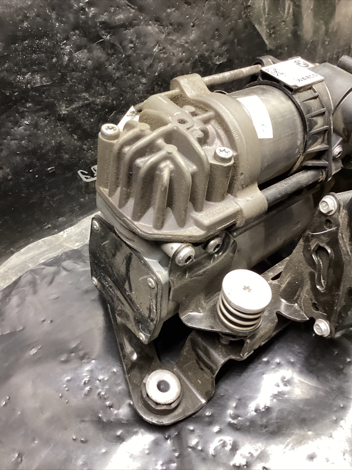 2016 BMW 750 fits 16-20 OEM air suspension compressor pump 6861882 ...