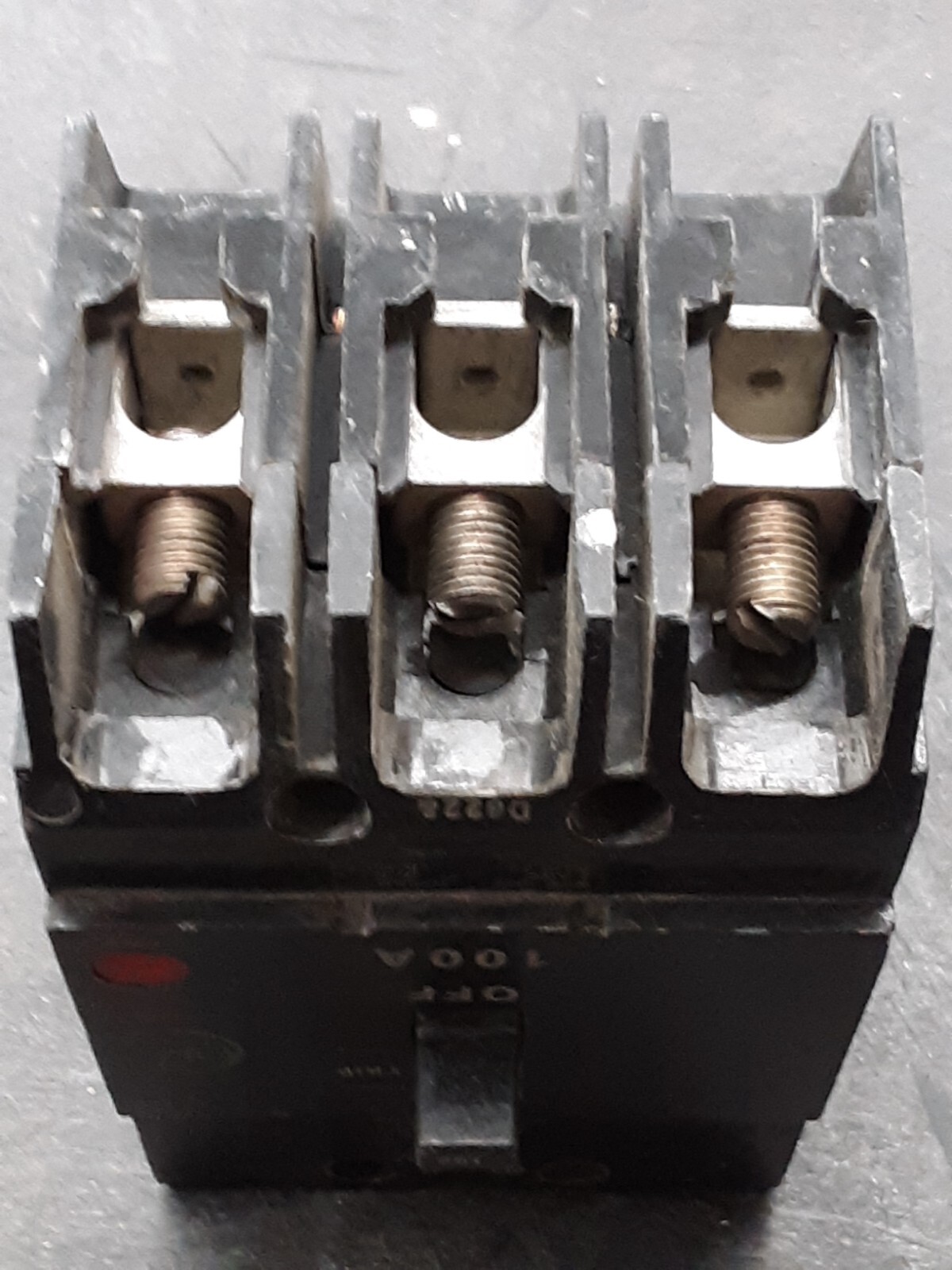 GENERAL ELECTRIC E11592 100 AMP CIRCUIT BREAKER 3 POLE | eBay