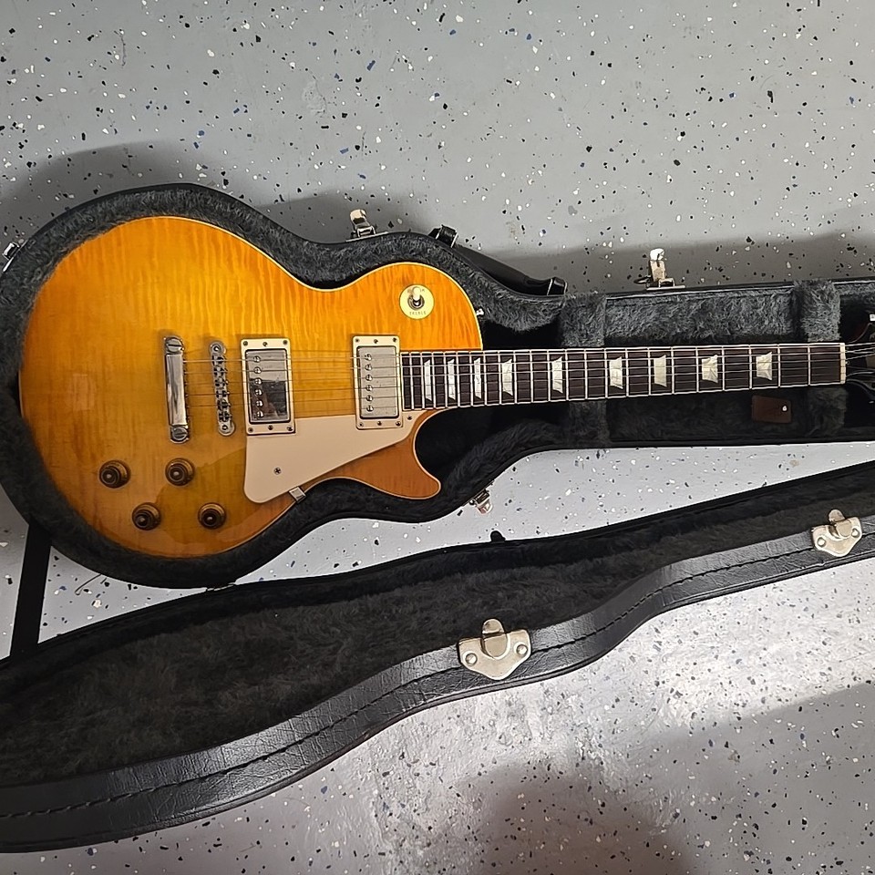 Epiphone Elite Les Paul Guitar - W/ Genuine Les Paul Hard shell case ...
