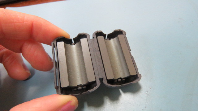 Fair-Rite 431167281 Qty of 3 per Lot Ferrite Core Round Cable Snap-Its ...