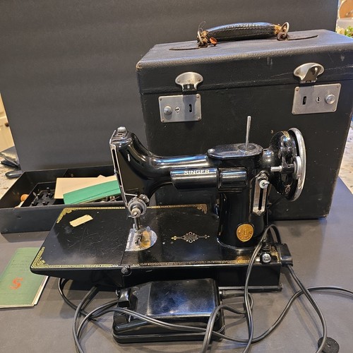 1940's Singer Featherweight Sewing Machine 221-1 Working Great. W/Case ...