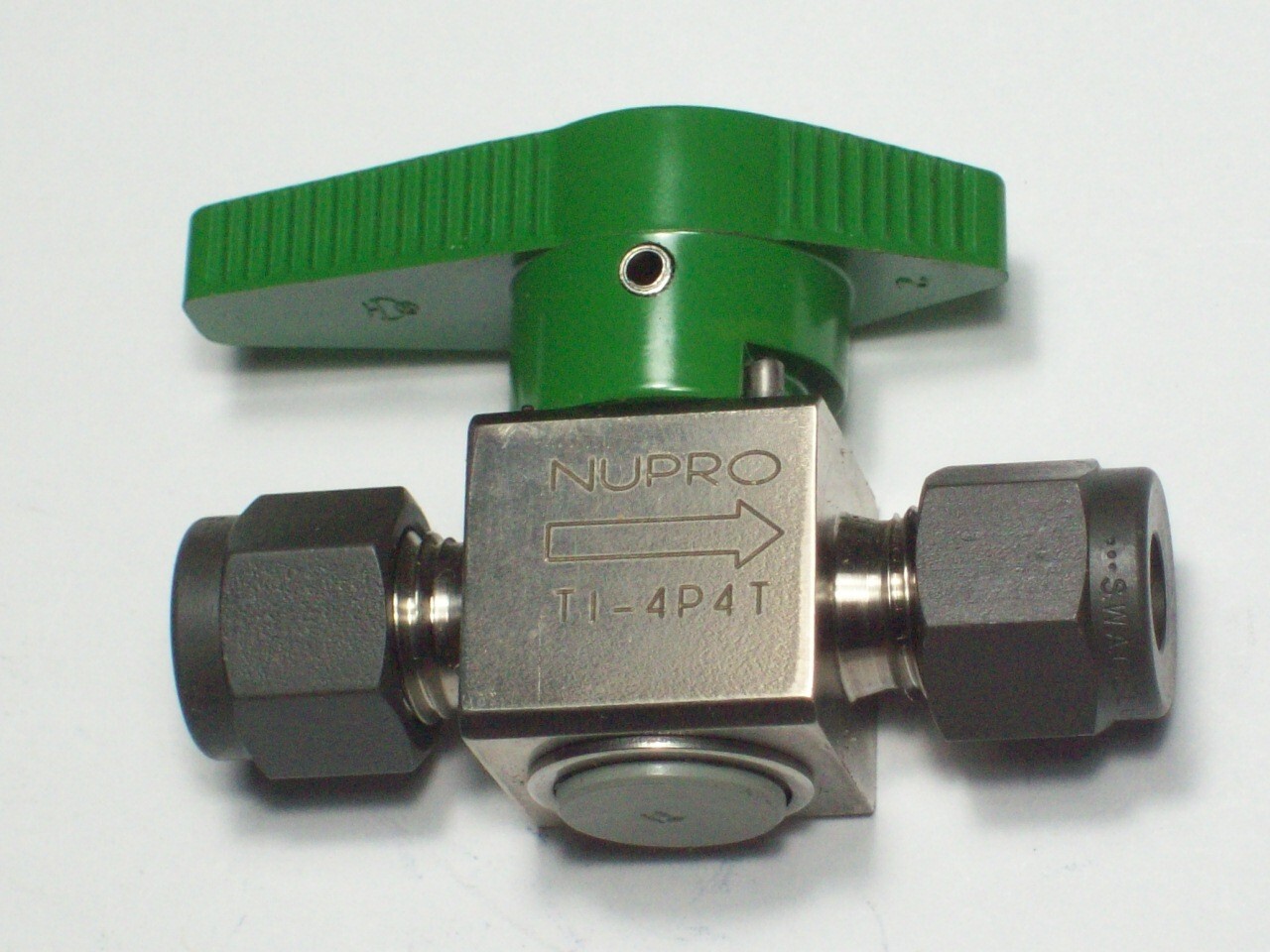 1- Nupro Swagelok Titanium Instrument Plug Valve, 1/4" OD Tube, TI-4P4T ...