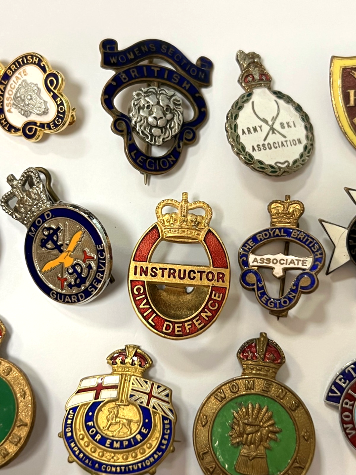 Job Lot 27x Vintage Military Army MOD Cap Button Pin Badges Metal ...