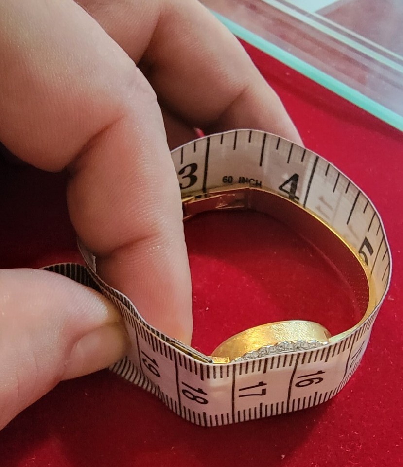 Luxurious OMEGA LADIES 14K GOLD SWISS WATCH Case & Bracelet W DIAMOND ...