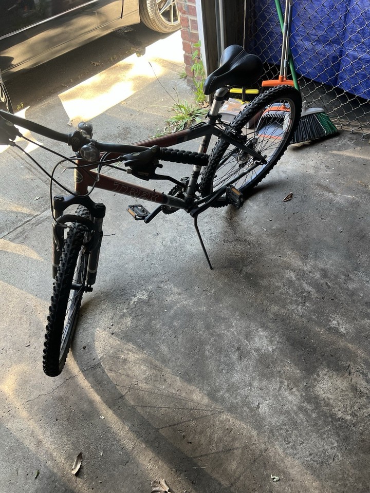 trek mountain bike 820 RST Orange Not Lower Then 200 OBO Come Today It ...