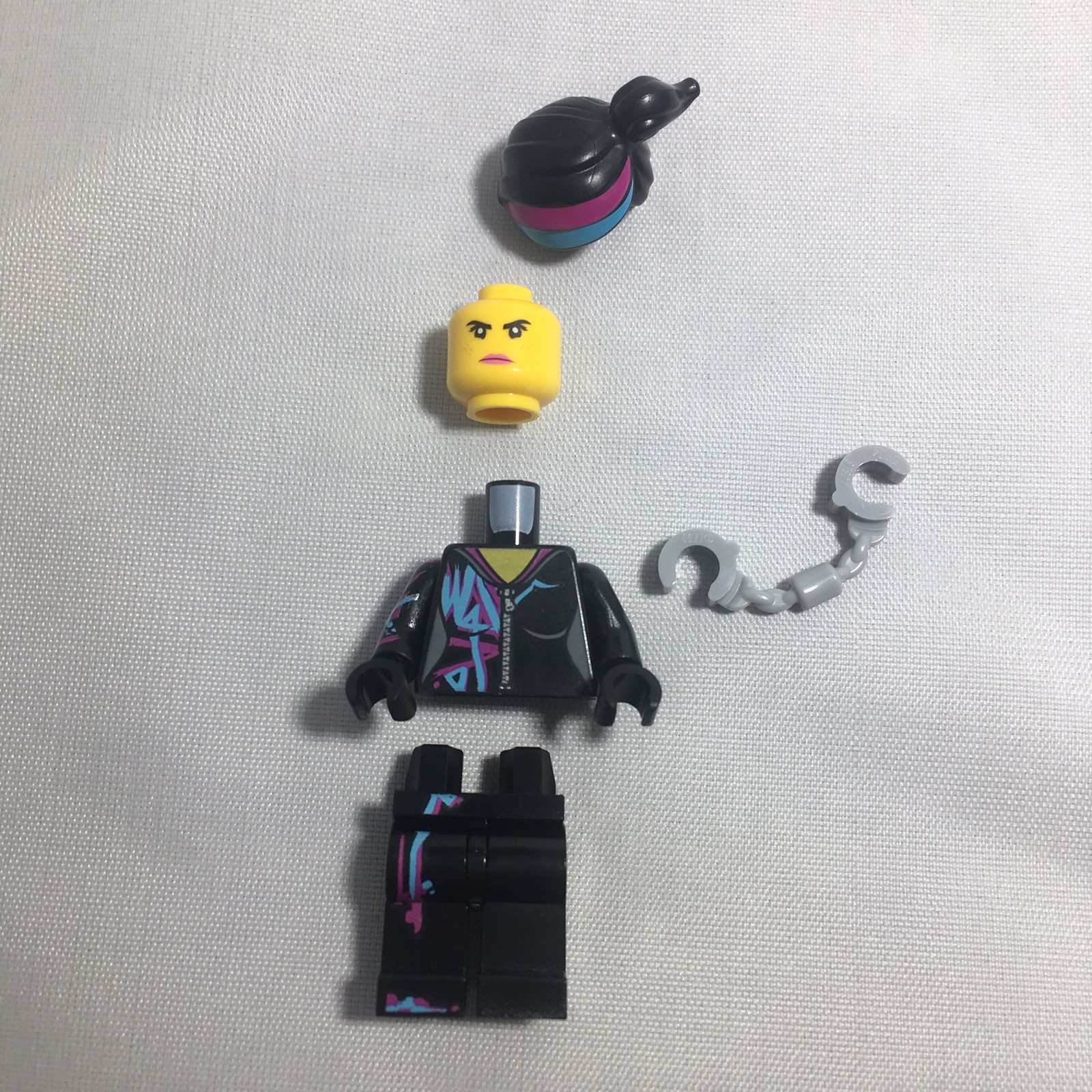 LEGO GENUINE MINI FIGURE Of LUCY LEGO MOVIE 2 WYLDSTYLE With Handcuffs ...