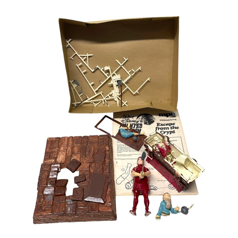 Vintage Disney Haunted Mansion Escape from the Crypt Model Kit | eBay