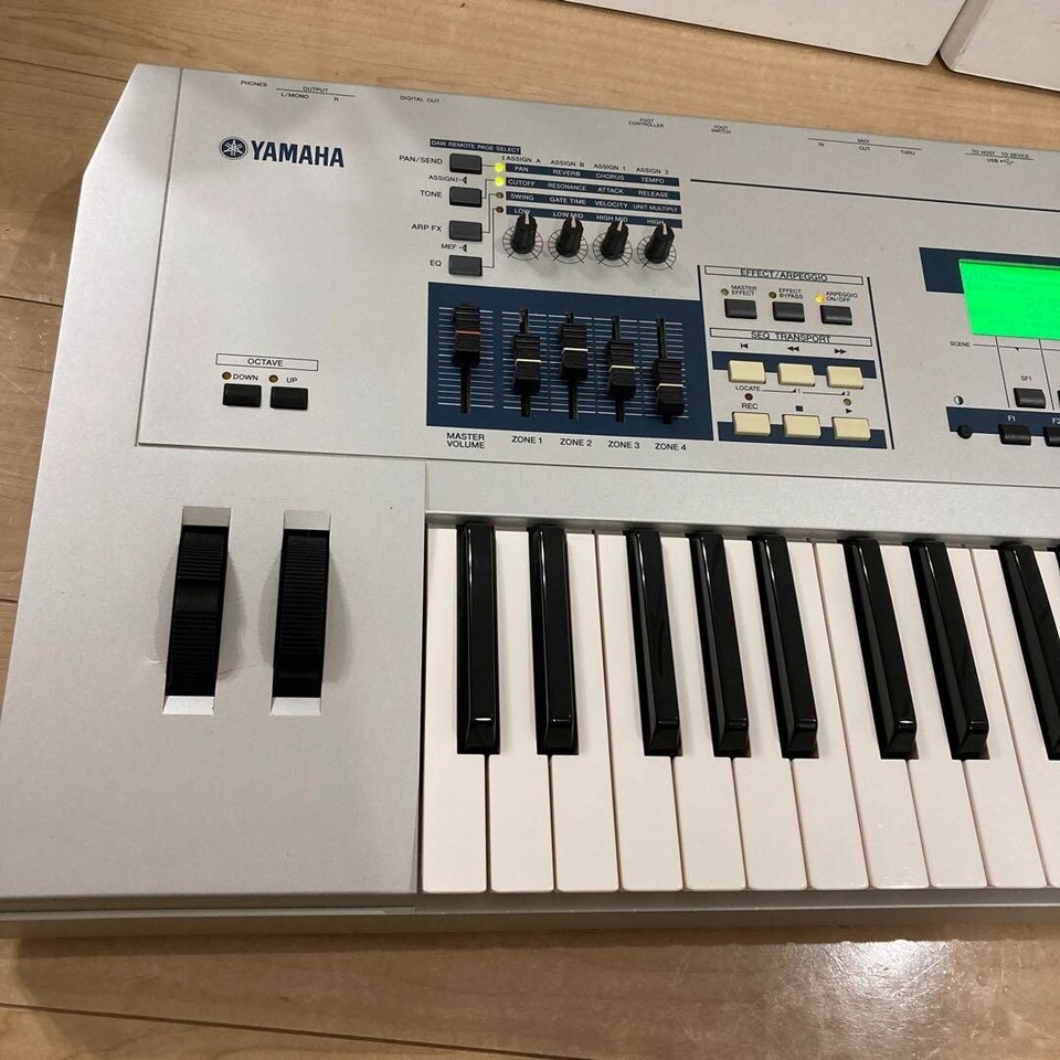 Yamaha MO6 61-Key Music Production Synthesizer Workstation DAW Control ...