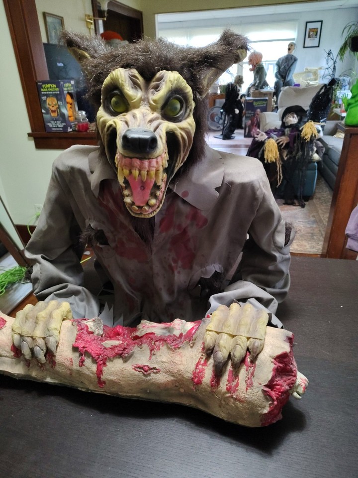 Spirit Halloween 2012 Rare Wolf Spitter Works Good | eBay