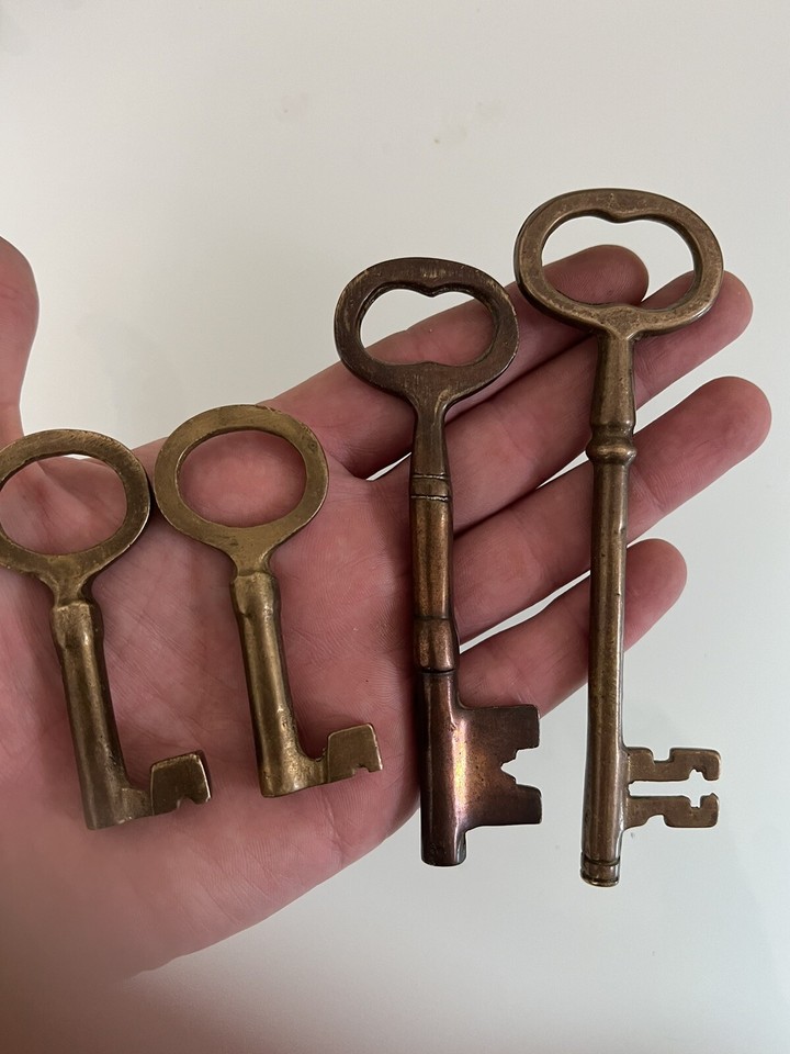 Lot Of 18 Antique Keys Brass Cast Iron Keys Skeleton Keys French Keys ...