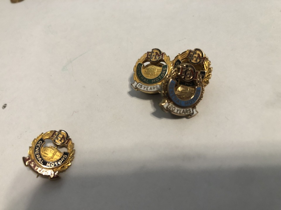 GENERAL MOTORS Train SERVICE AWARDS 5, 10, 15, 20 Year Pins EMD ...