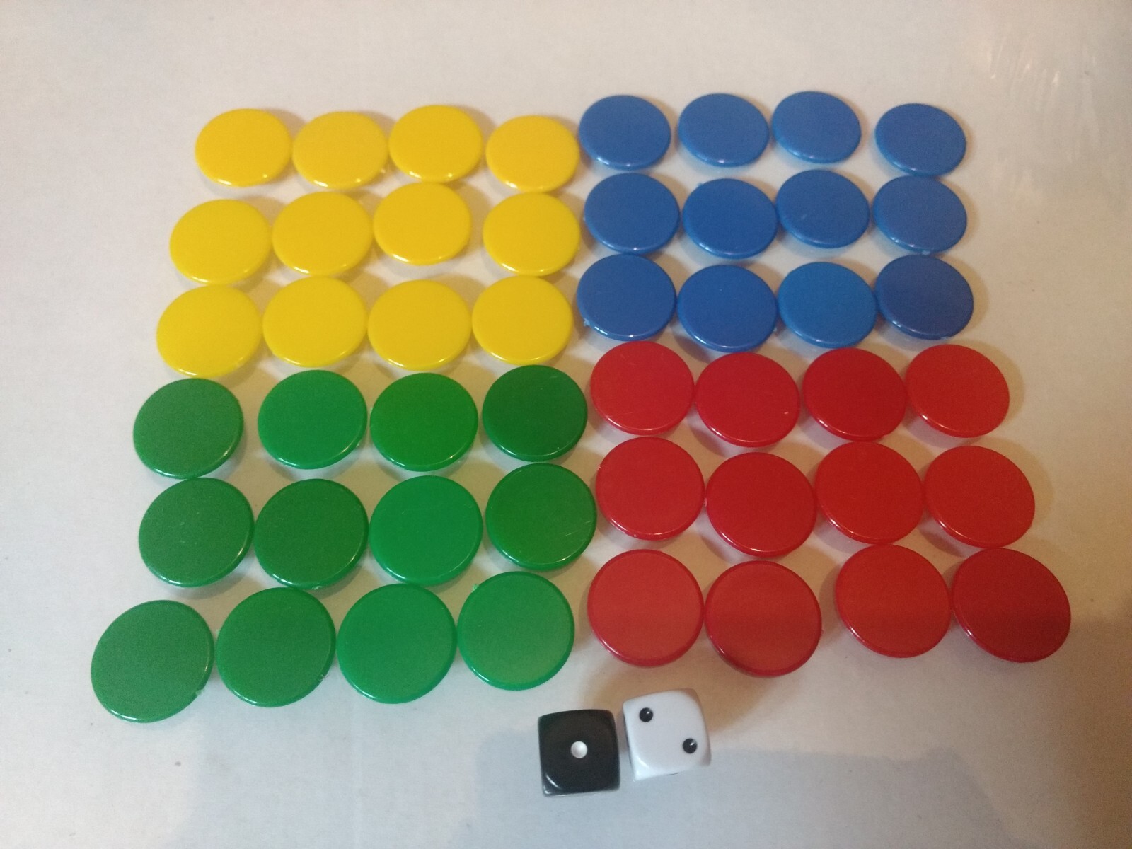 48 Counters 2cm 2 Dice 1cm , Tiddlywinks Board Games,Brand New, Var ...