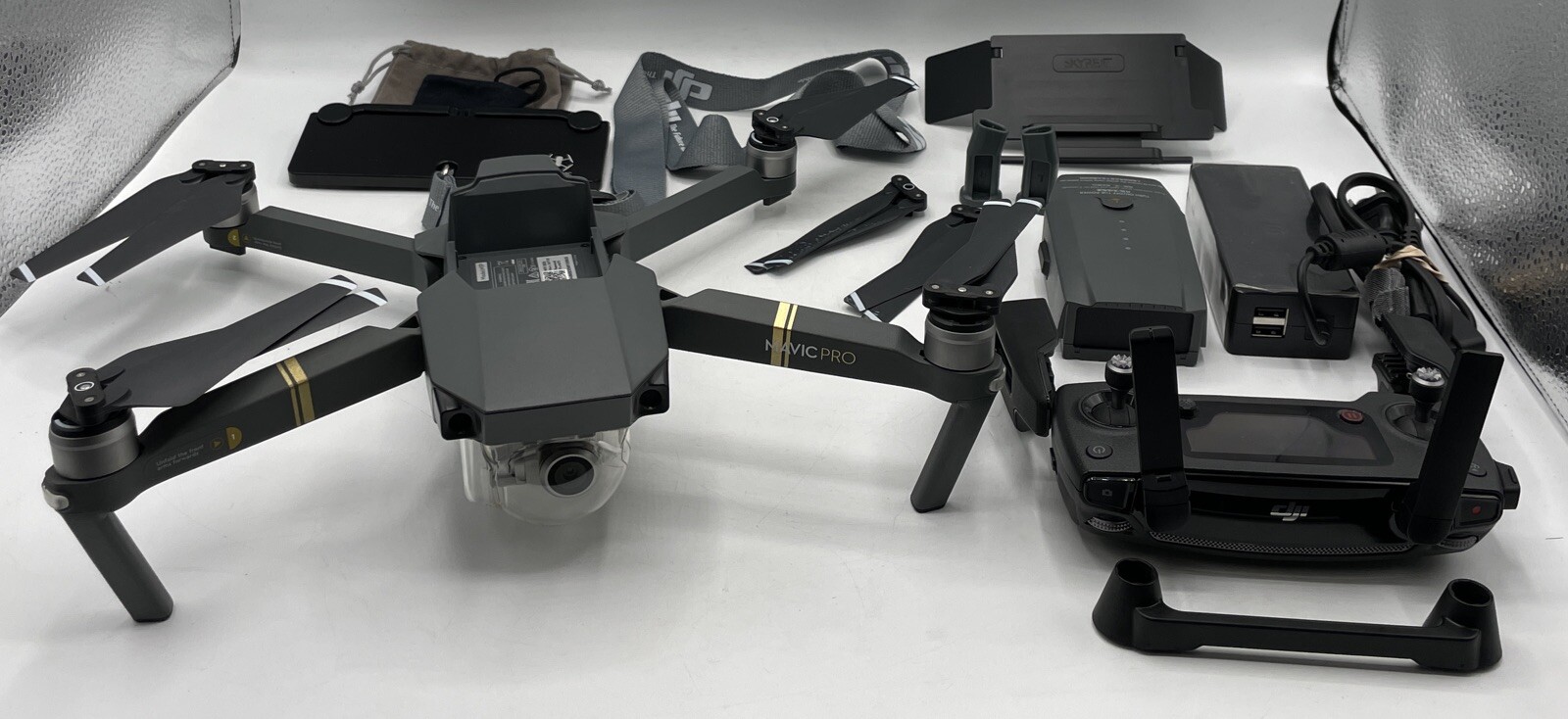 DJi Mavic Pro 4K M1P Camera Drone Including Remote, Case And ...