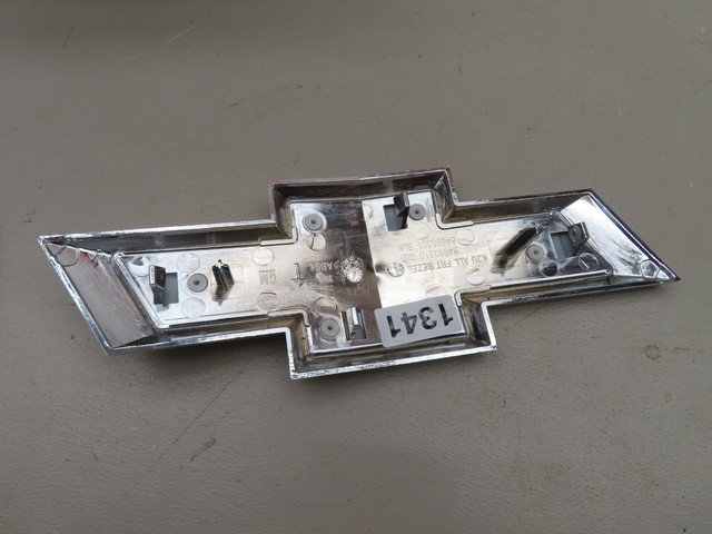 Chevrolet Suburban Tahoe 15-20 Front Grille Emblem Bowtie 84690310 for ...