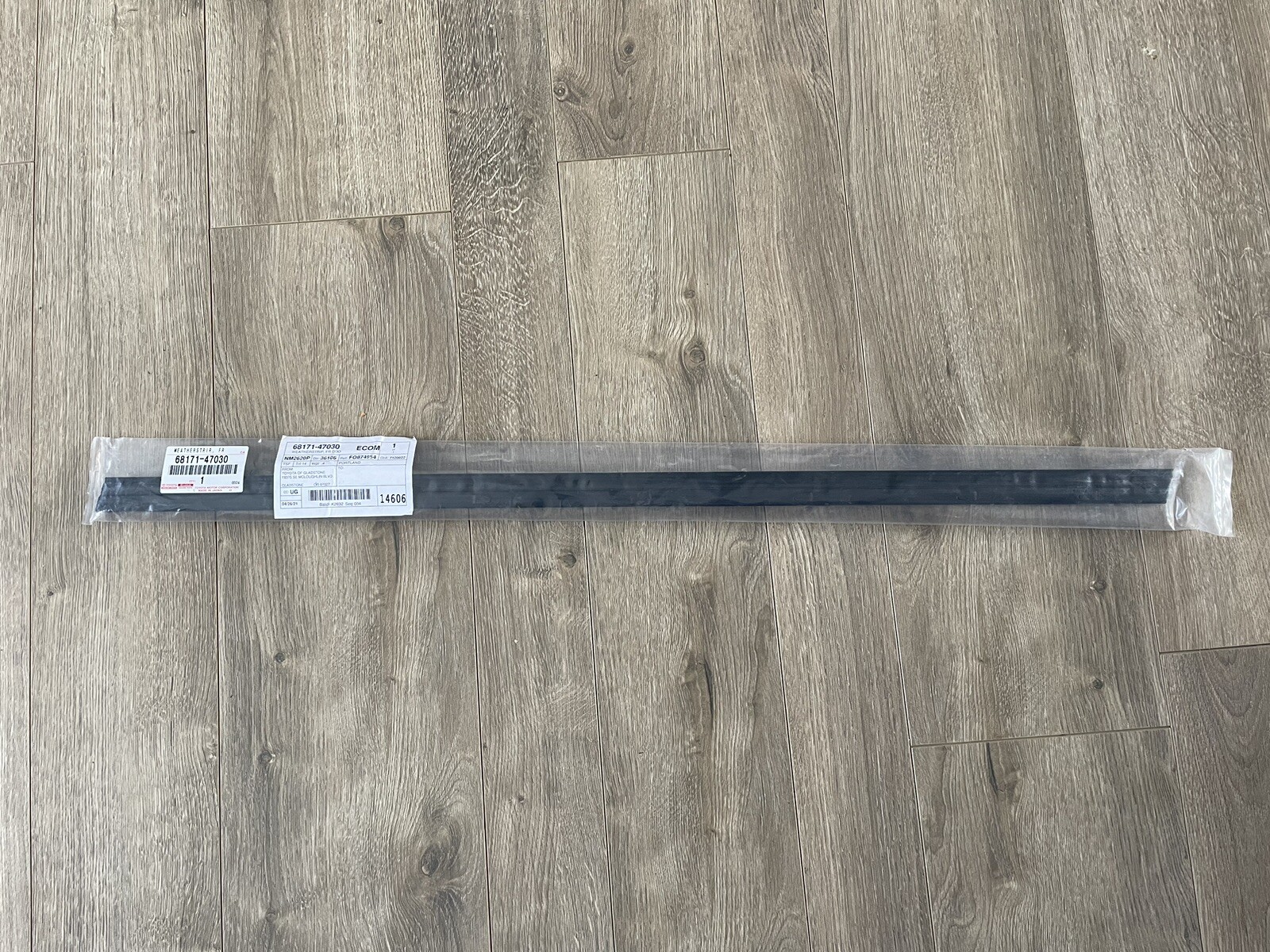 68171-47030+TOYOTA+Weatherstrip+Front+Door+Glass+Inner+RH+6817147030 ...