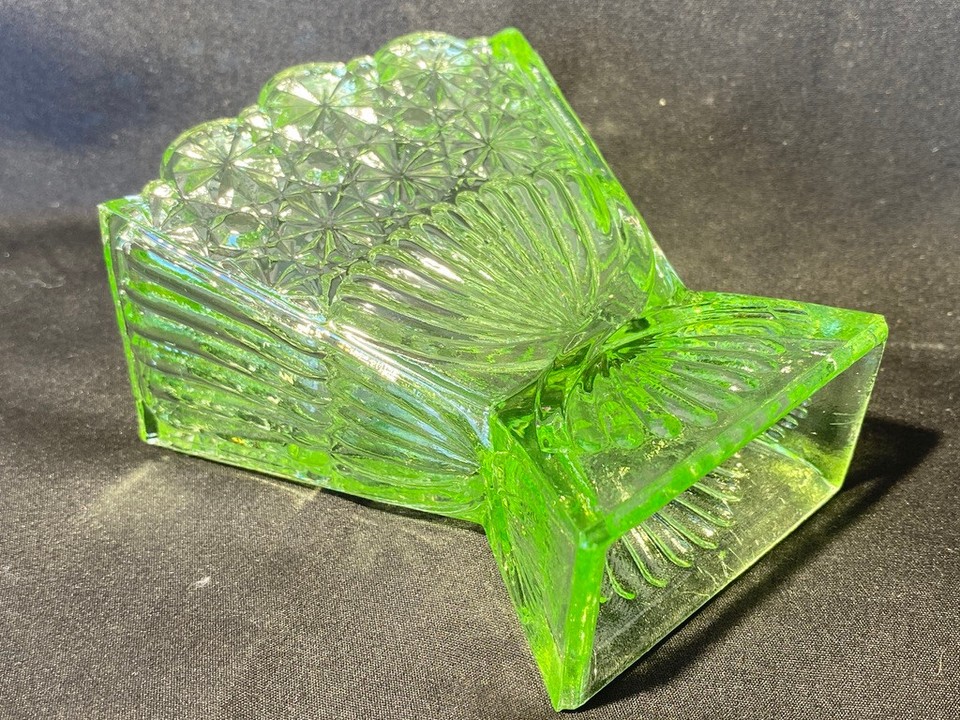 Green Vaseline glass Daisy & button pattern flower rose fan vase ...