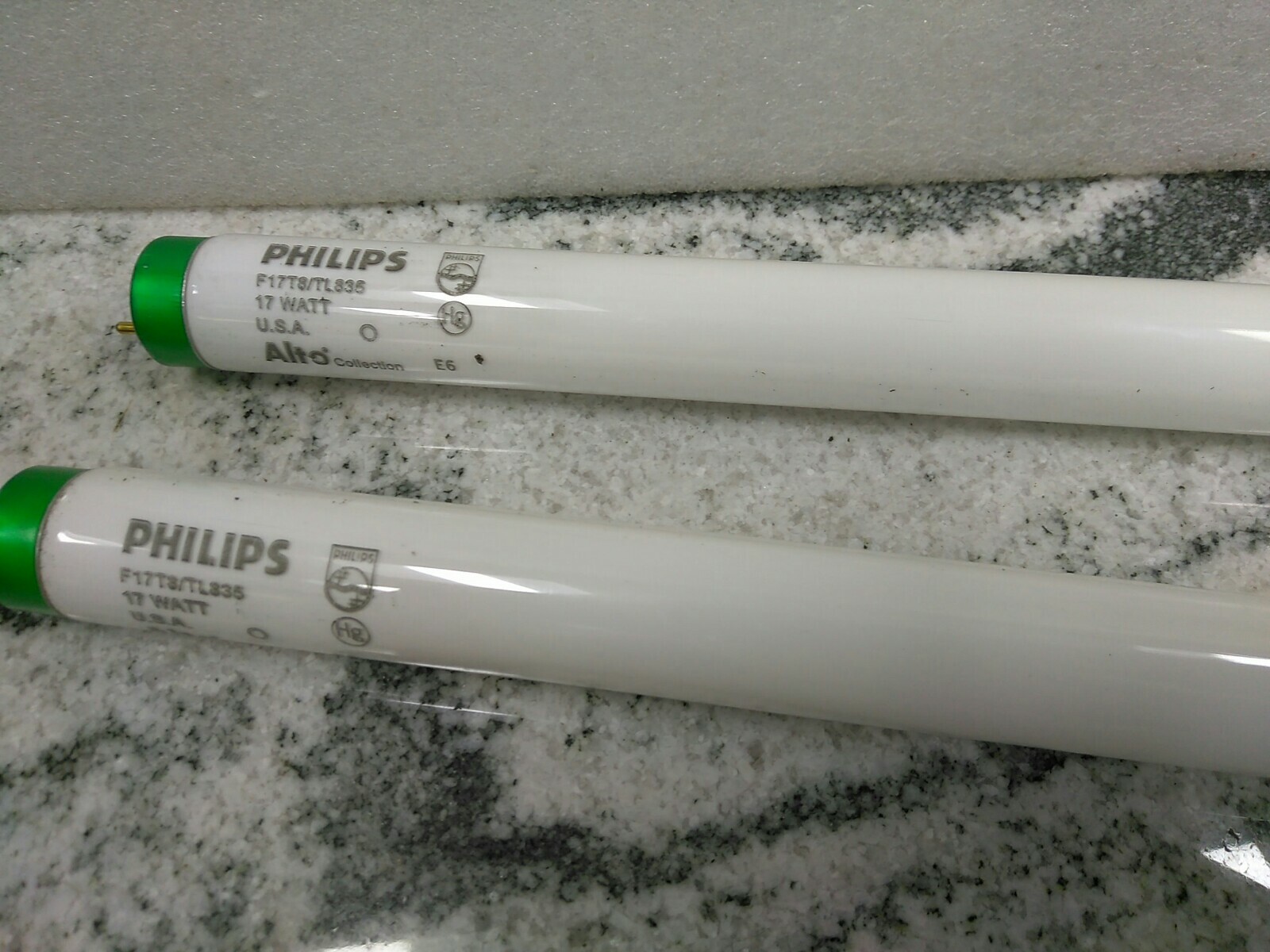 PACK OF 2} PHILIPS F17T8/TL835/ALTO Linear FLUOR Bulb,T8,24" L,17W ...