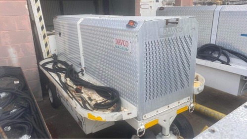 Magnum TUG DAVCO 28.5 VDC GPU 2000 Amps Diesel Cummings Ground Support ...