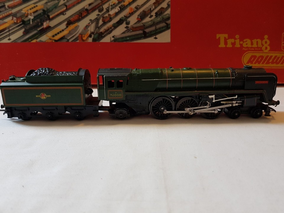 1960s Tri-Ang Electric Model Railway RS.3 Britania Locomotive And 3 ...