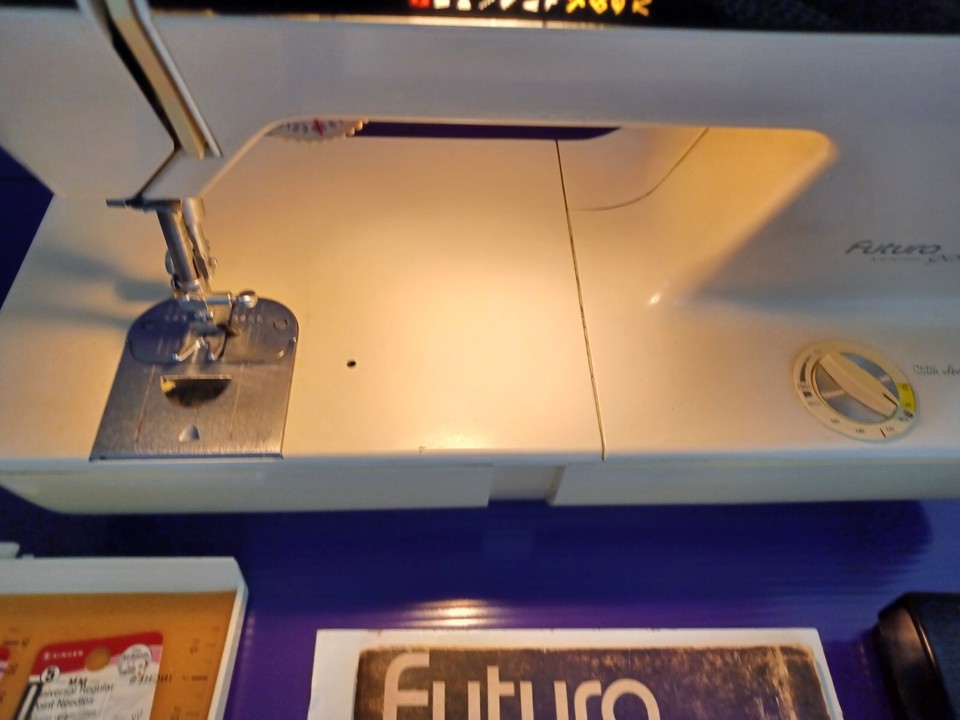 1974 Singer Futura Model 900 Sewing Machine ~Pedal, Accessories, Manual ...