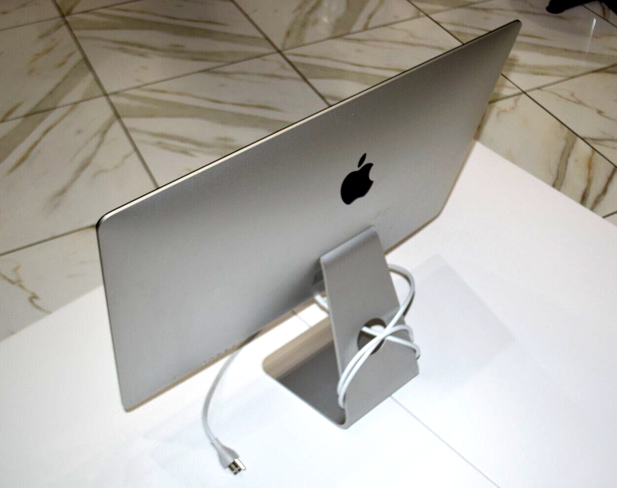 Apple iMac 27" Desktop with 5K Retina Display, 3.5GHz, MNEA2LL/A ...