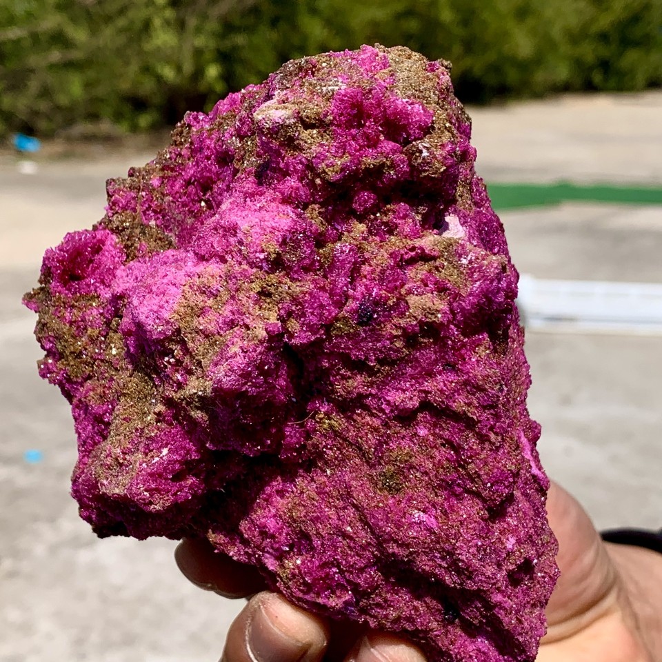 1.7LB Natural coarse red corundum and phlogo mineral powder ruby raw ...