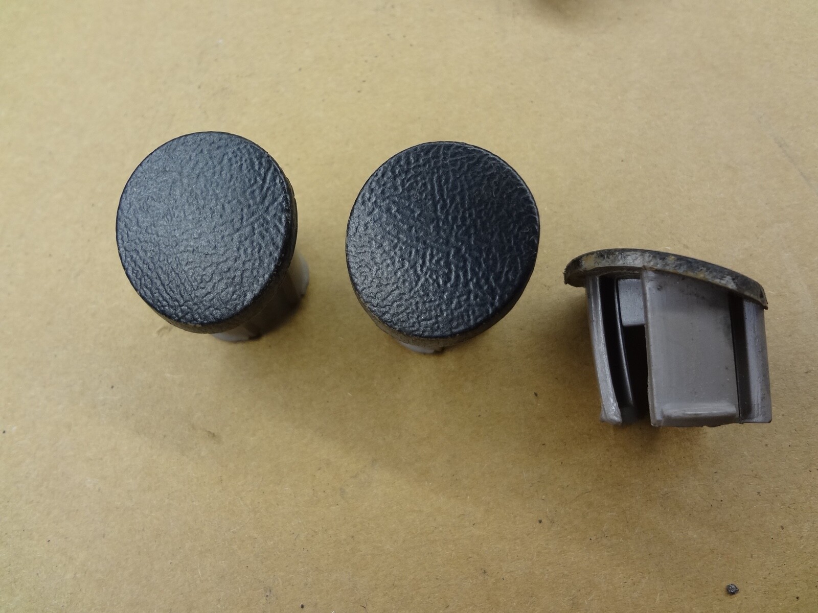 1987 - 1993 MUSTANG BLACK PAINTED DOOR PULL TRIM PLUGS OEM SKU# fx6603 ...