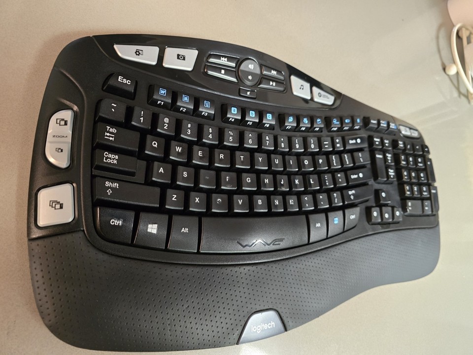 Logitech K350 Wave Wireless Keyboard - No DONGLE/USB Connector Tested ...