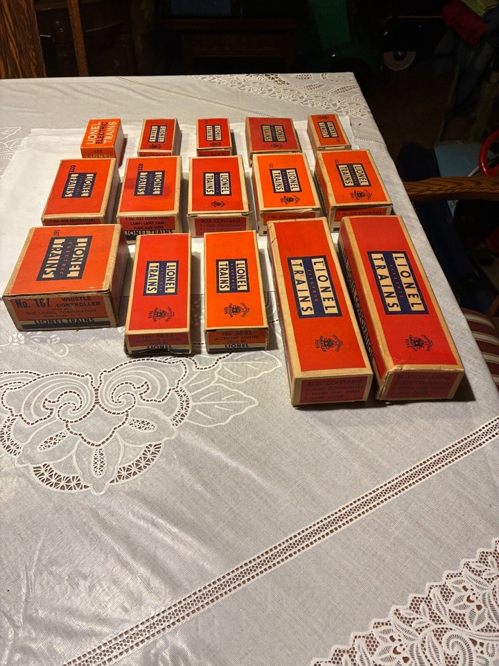 FIFTEEN (15) LIONEL POSTWAR EMPTY ORIGINAL BOXES, BEAUTIFUL w ALL END ...