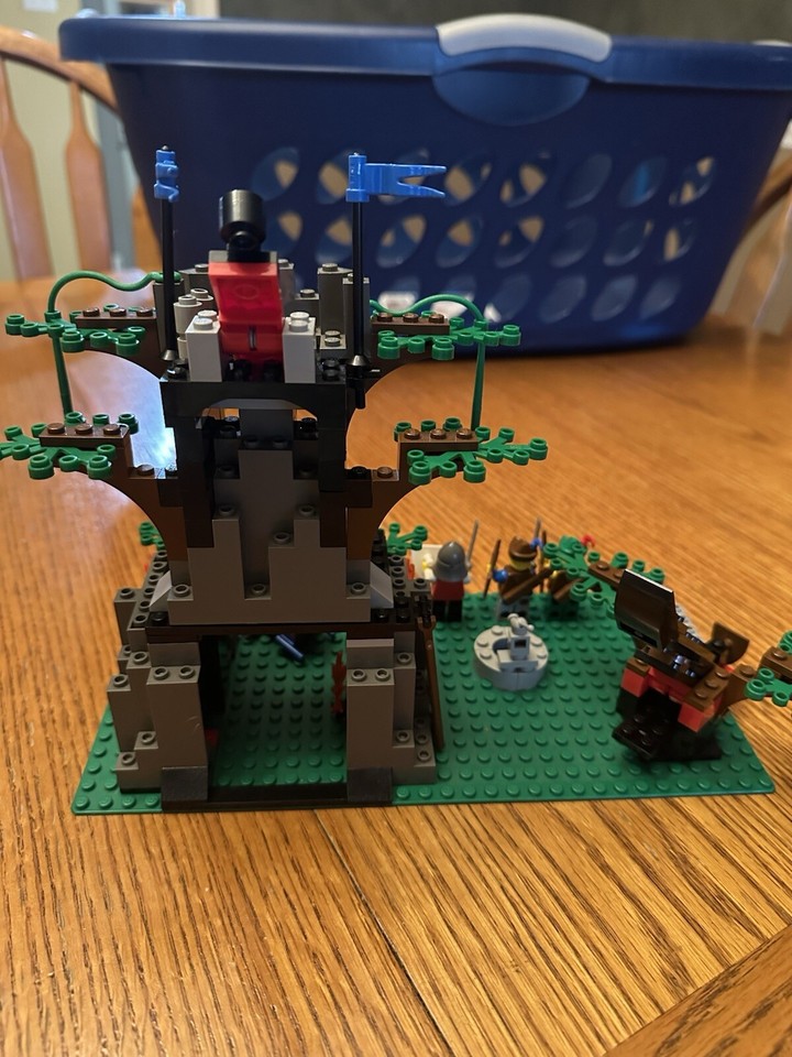 Lego 6046 Hemlock Stronghold Dark Forest Complete 1996 No Instructions ...