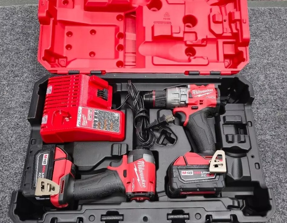 Milwaukee M18 FUEL 18V 2-Tool Combo Kit - Red (3697-22)