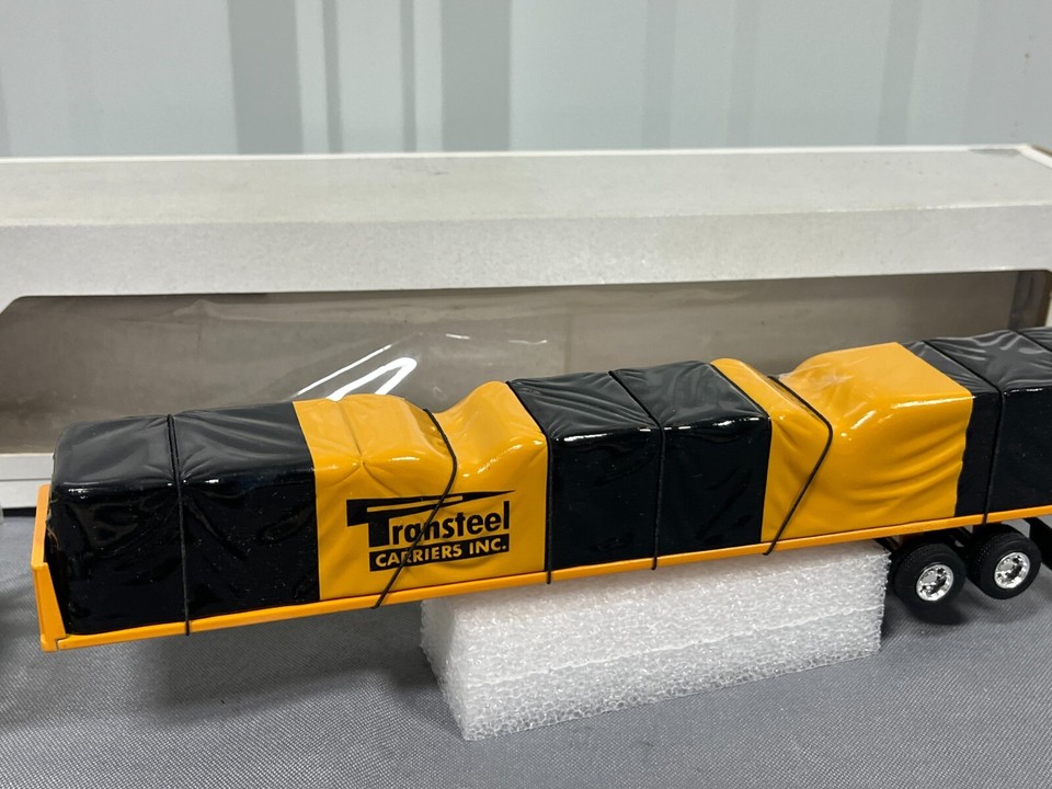 Peterbilt TRANSTEEL Carriers Flatbed Tarped Load 1:64 SpecCast NIB READ ...
