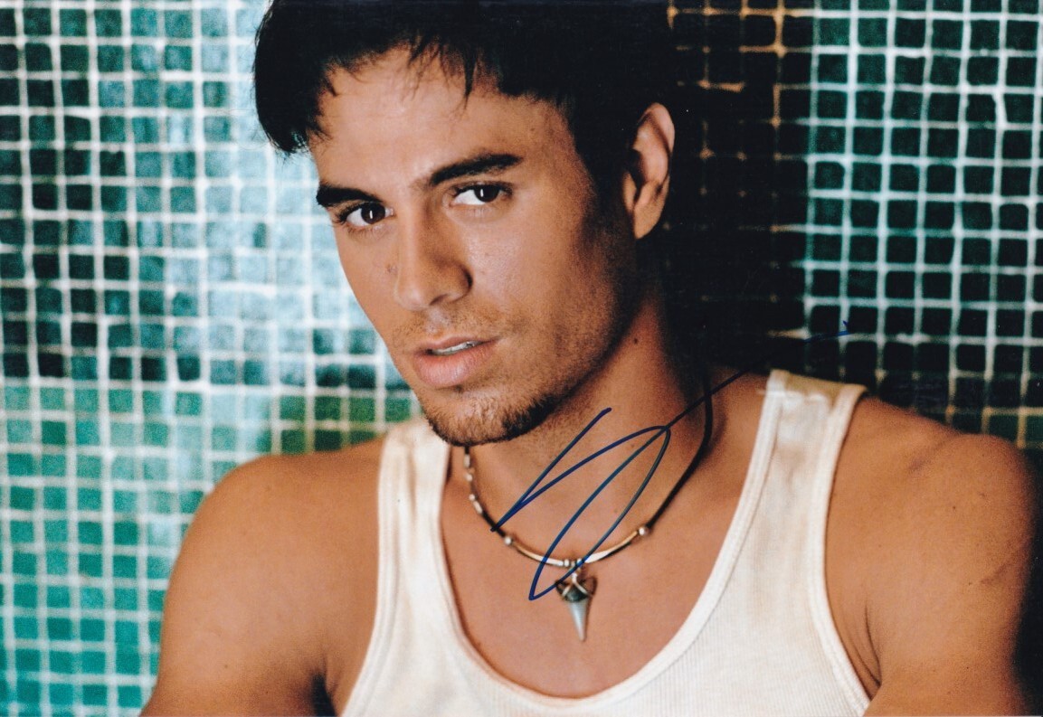 ENRIQUE IGLESIAS signed Autogramm 20x30cm ONCE UPON A TIME in Person ...