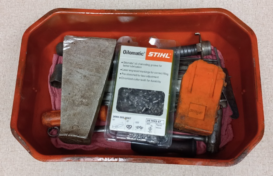 USMC 3.8 L 1 Gallon Blitz Gas Fuel & Stihl Tool Chainsaw Kit Can ...