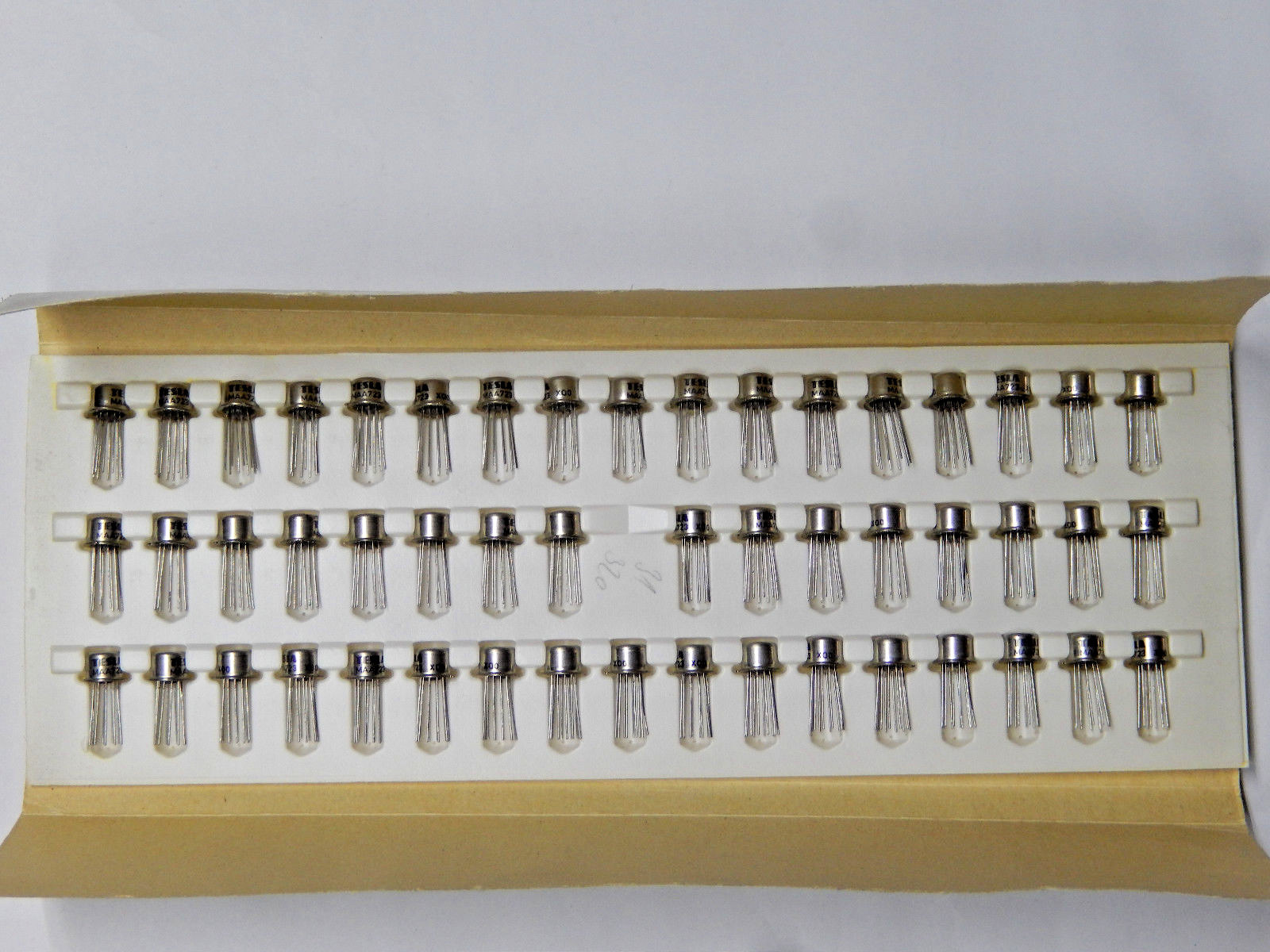 Tesla MAA723 (UA723 / LM723 / NTE923 ) Voltage Regulator Lot of 10pcs ...