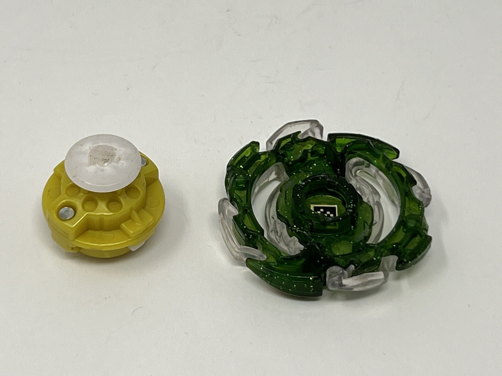 Beyblade Energy Layer Wyvron W2 Wild Green
