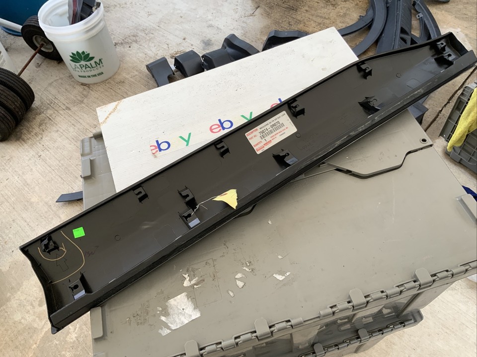 2019 -2023 TOYOTA RAV4, PRIME LEFT FRONT DOOR LOWER MOLDING 75074-0R070 ...