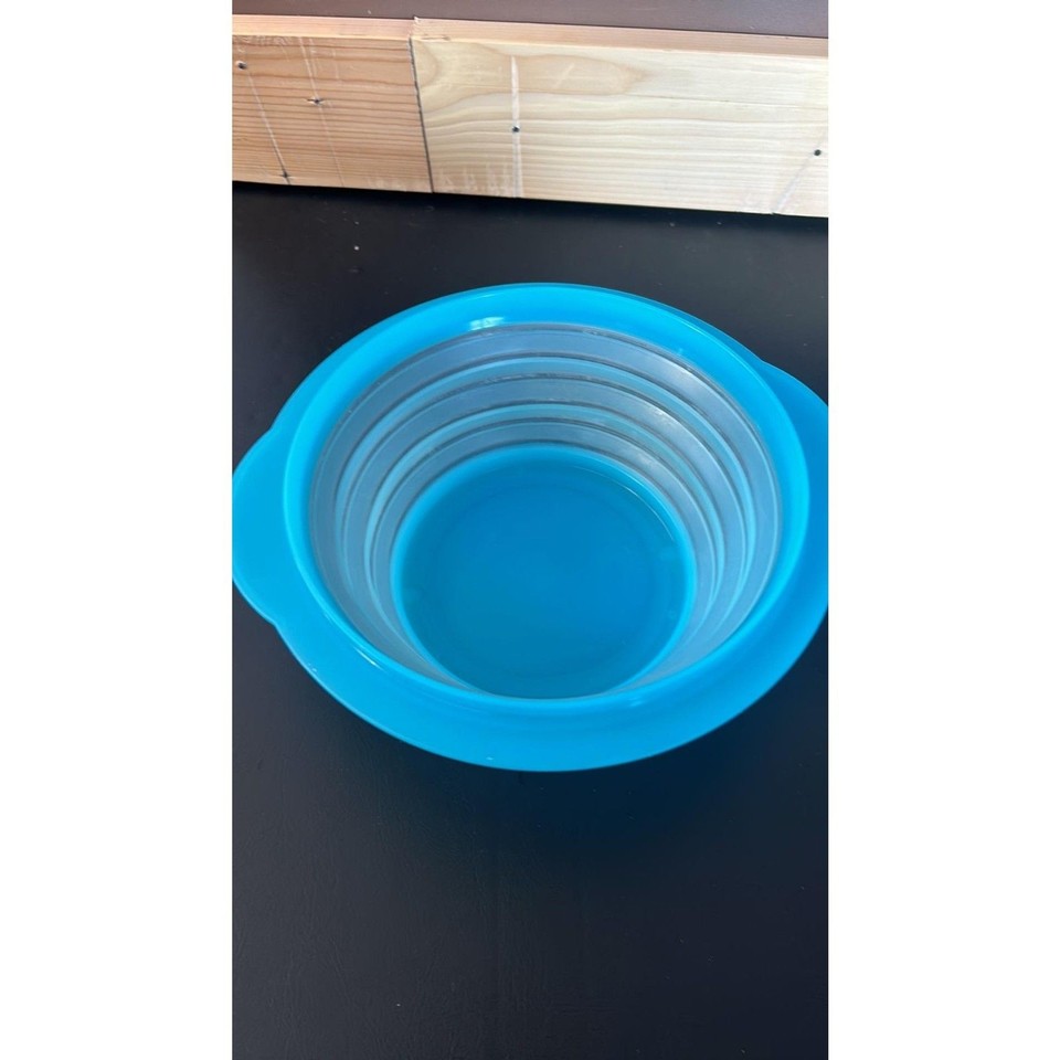 Tupperware Flat Out Collapsible Blue Bowl with Lid 4 Cup Number 5453A ...