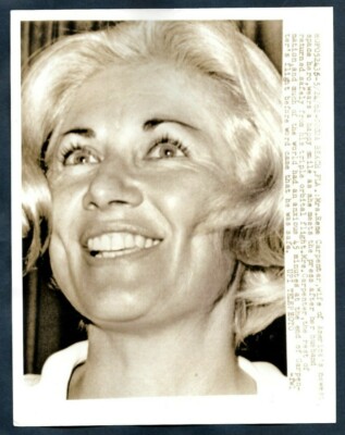 MRS RENE CARPENTER WIFE OF AMERICA´S SPACE HERO SCOTT CARPENTER 1962 ...