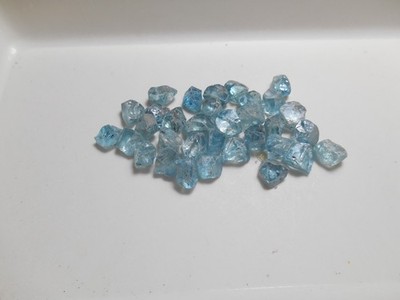 Zircon faceting rough parcel. med. deep blue. Cambodia. 80.0 cts. clean ...